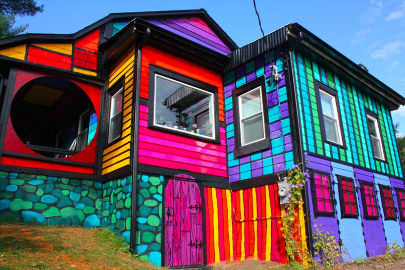 Artist Transforms Decrepit Woodstock Property into a Psychedelic ...